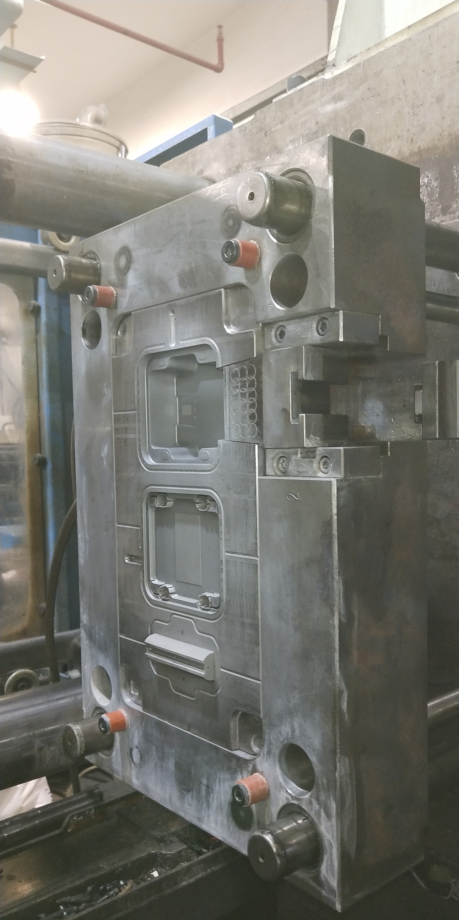 Pinpoint Gate 2K Injection Mold Prototype Complex 3D Injection Mould